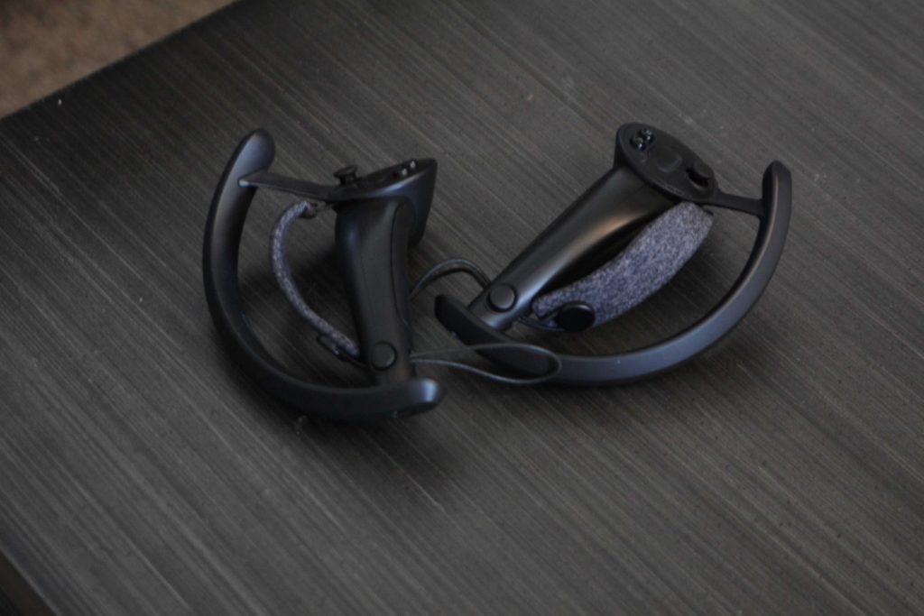 Virtual Reality Controllers: What Do They Do, and Are They Necessary ...